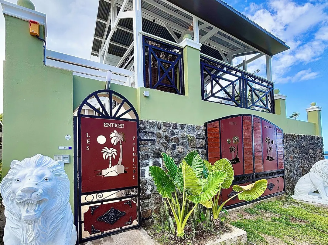 The Palm Trees Restaurant And Rooms - Réunion