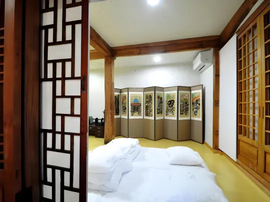 Gallery Jin Hanok Guesthouse - Gyeongju-si