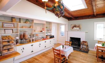 Pequot Hotel, Oak Bluffs - Updated 2026 Prices, Reviews & Deals | Trip.com