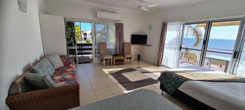 Cardwell Beachfront Motel - Queensland