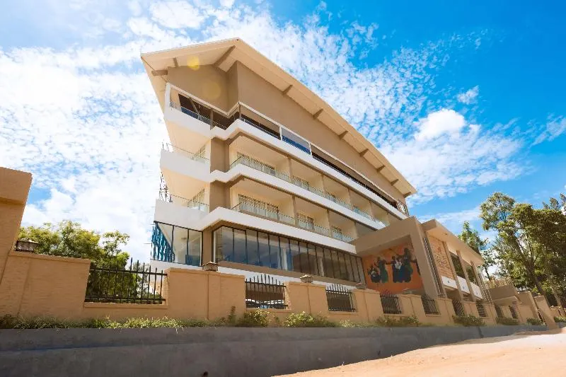 The Hut Restaurant & Boutique Hotel - Kigali