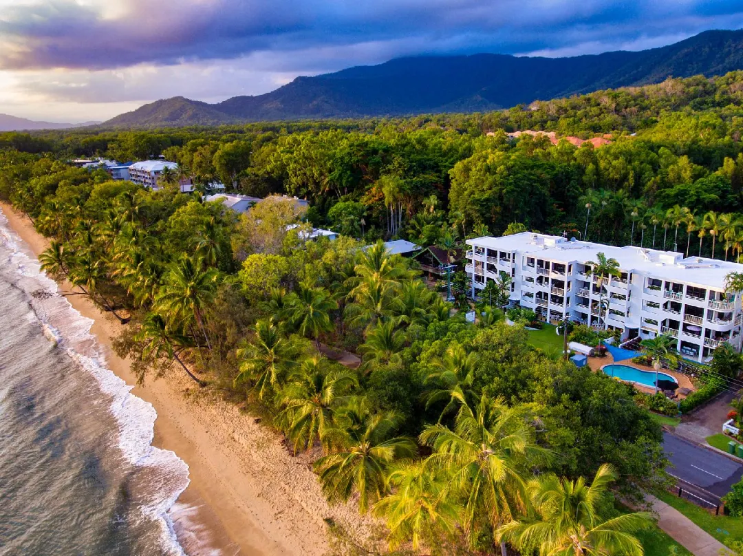 Argosy On The Beach - Cairns