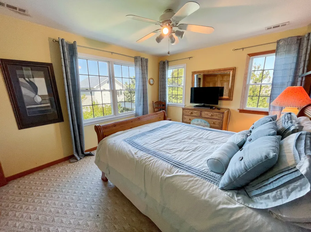 Tranquil Decks And Spacious Living - Charming Coastal Haven - Ocracoke, NC