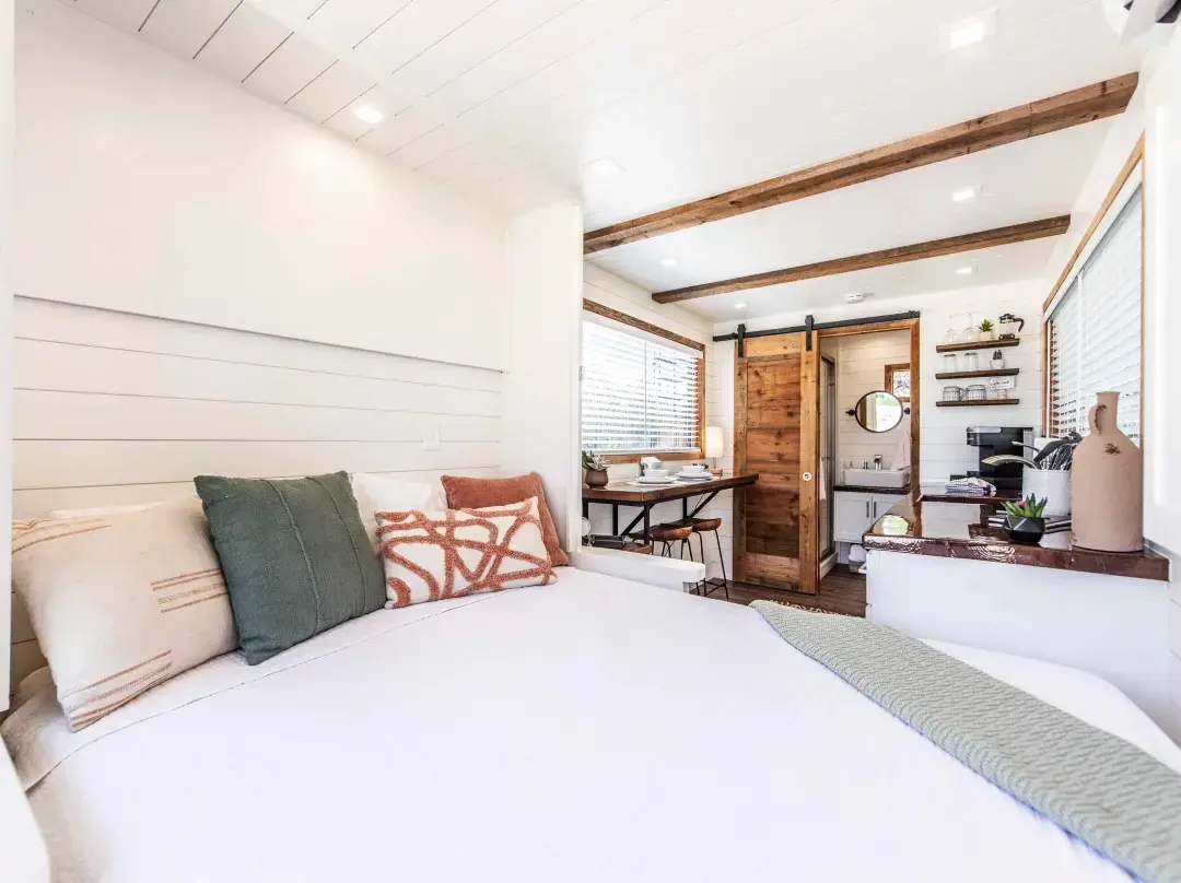 Cozy Haven - Unique Container Home With Rooftop Deck - 弗雷德里克斯堡