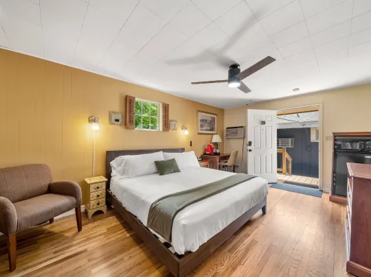 Cedarwood Inn - Hendersonville, NC