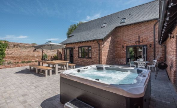 Chapel Cottage at Pond Hall Farm, Stunnning Property with Private Hot ...