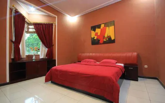 Puncak Raya Hotel - Cisarua