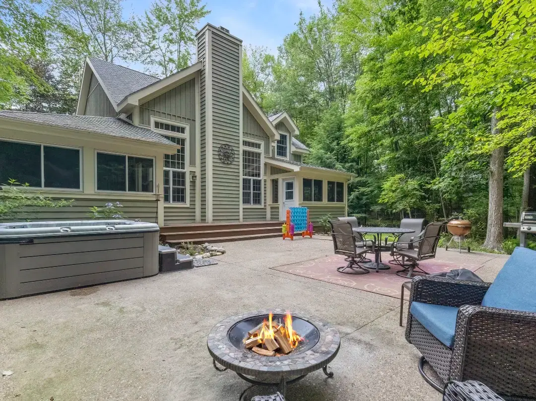 Elegant Oasis With Stunning Wooded Views - Luxurious Comfort And Style - Bridgman, MI