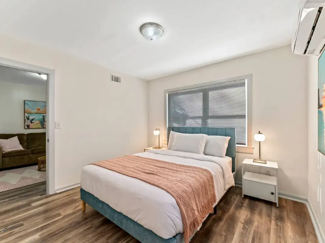 Cozy Living Area With Modern Amenities - Charming Retreat - Orange Park, FL