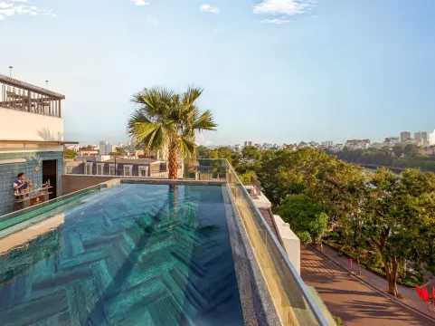 La Siesta Premium Lakeside - Hanói