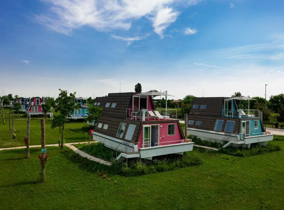 Unique Chalet Marina Azzurra Resort 2 Bedroom Sleeps 6 - Friuli-Venezia Giulia