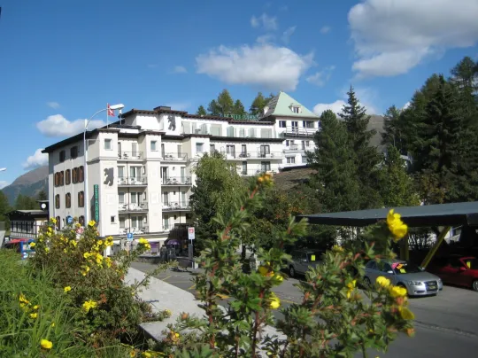 Hotel Bären - Bever