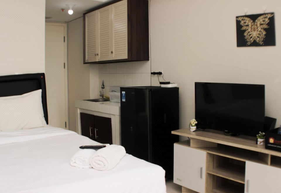 Cozy and Modern Studio Apartment at Springlake Summarecon Bekasi, North ...