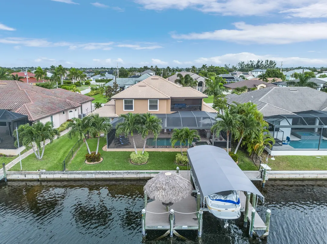 Heated Saltwater Pool And Kayaks - Stunning Tropical Oasis - Cape Coral, FL