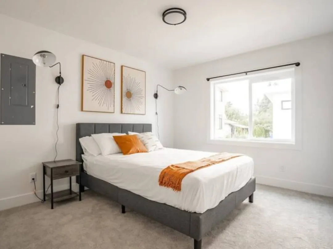 2br | Bath, Fireplace | West Seattle | Sophari - Seattle, WA