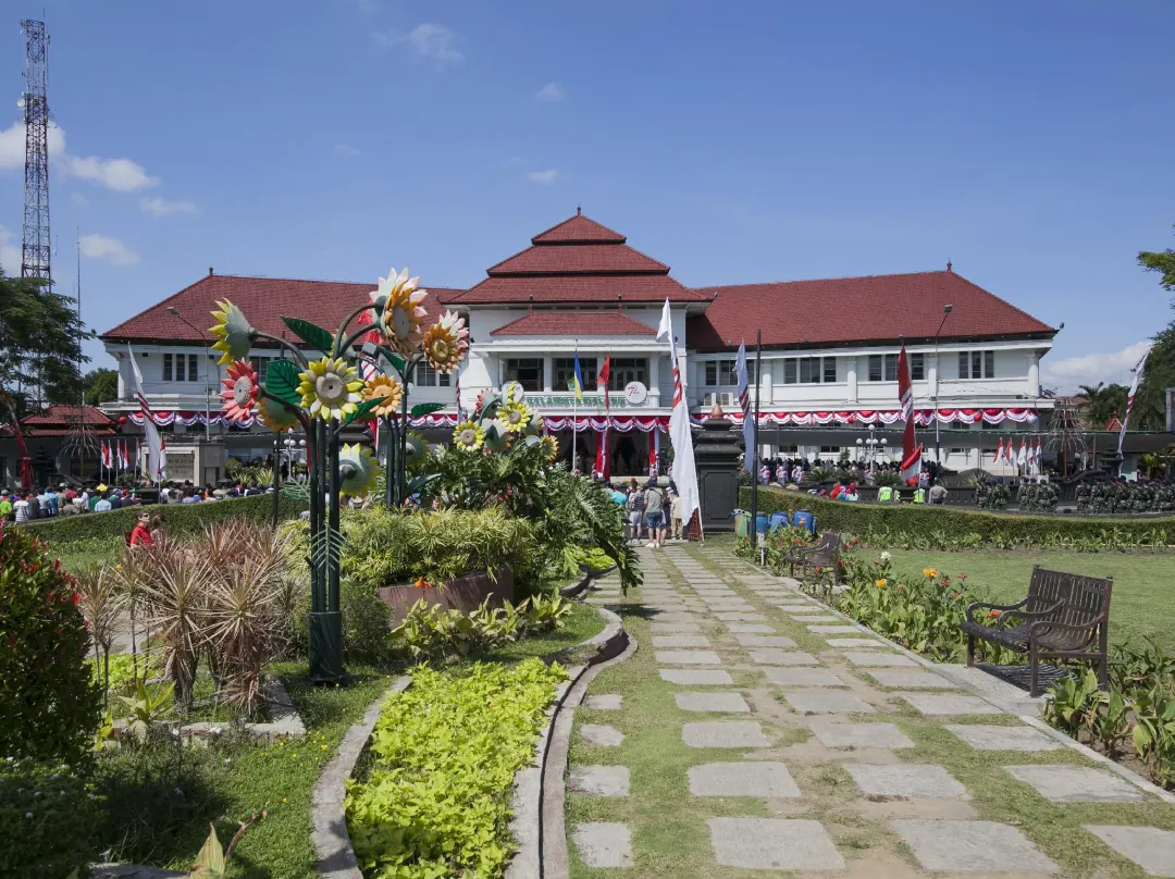 Junggo Tentrem Guest House - Malang