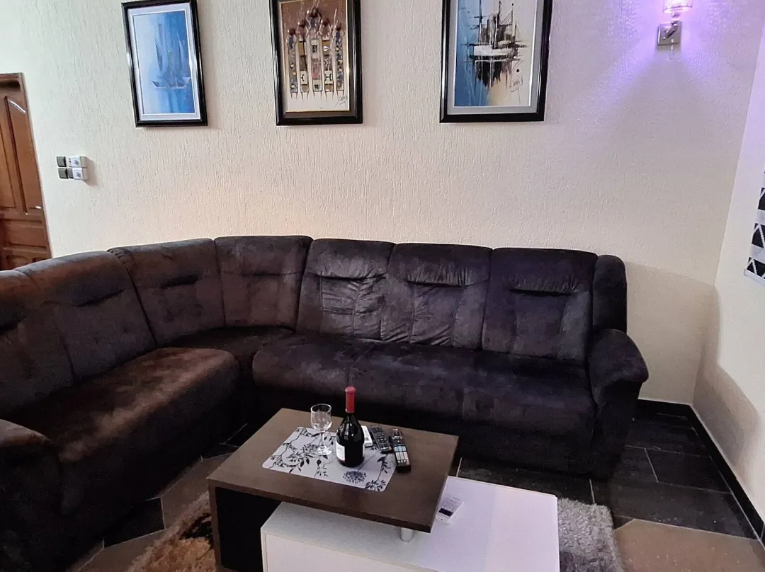 Lit Queen-size De Luxe Et Salon - Cotonou