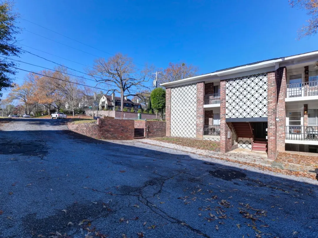 Botanical-themed Oasis With Private Balcony - Enchanting Charming - Columbia, SC