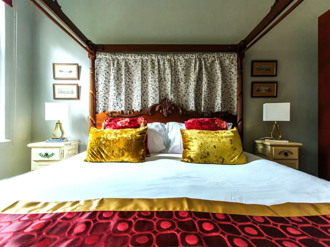 The Suite, 82 Cathedral, Private Parking - Cardiff