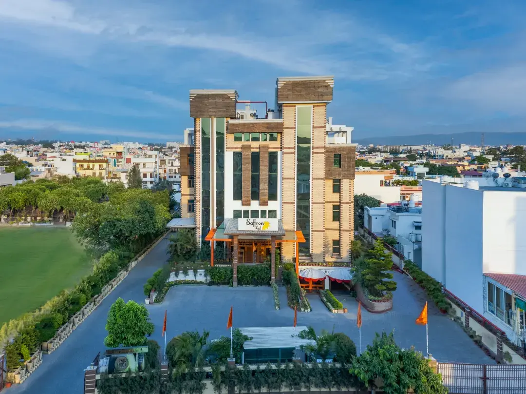Hotel Saffron Leaf - Dehradun