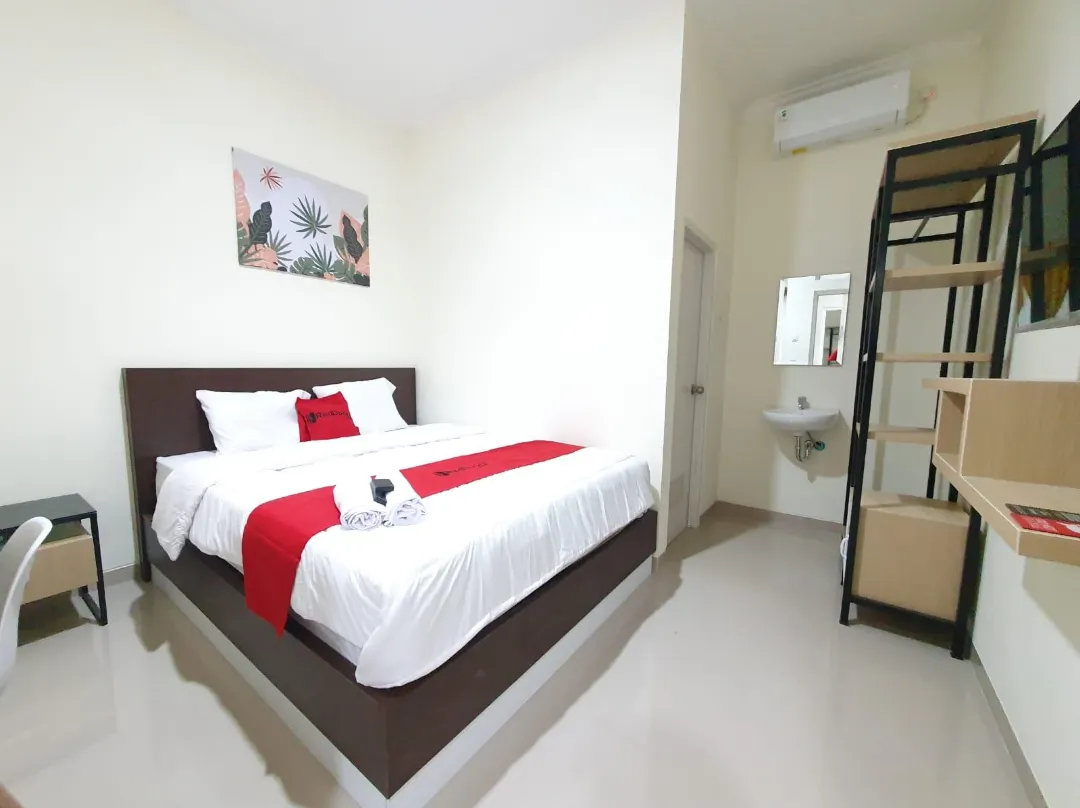 Reddoorz Near Kawasan Bandara Ahmad Yani Semarang 2 - Tugu