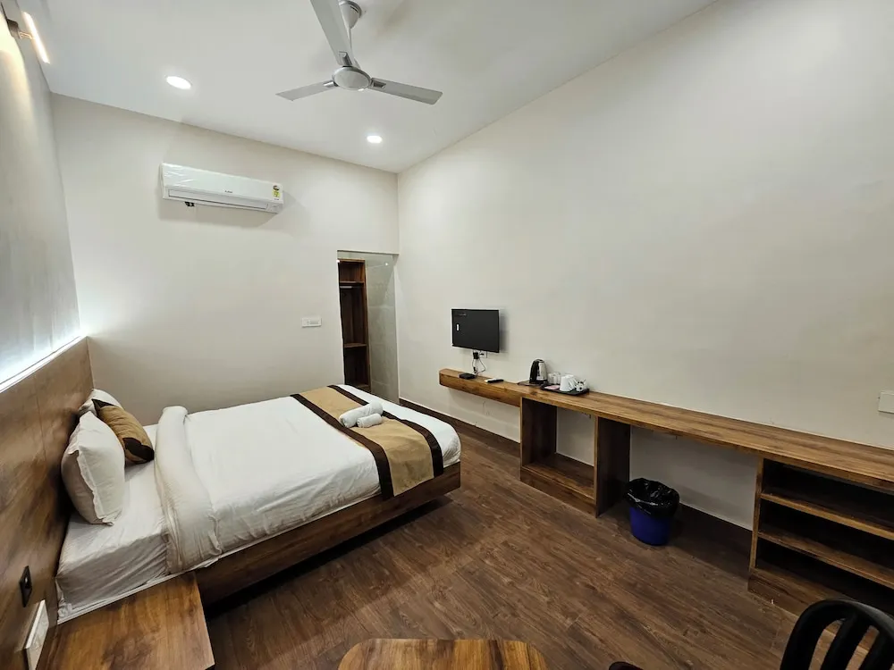 Devki Grand Hotel - Gwalior