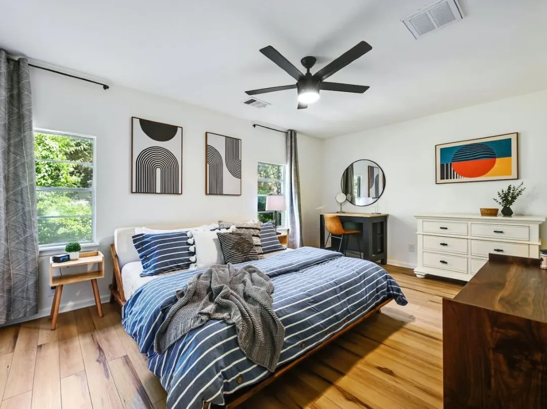 Charming Hideaway With Eclectic Vibe - Tranquil Lake Access - Lakeway, TX