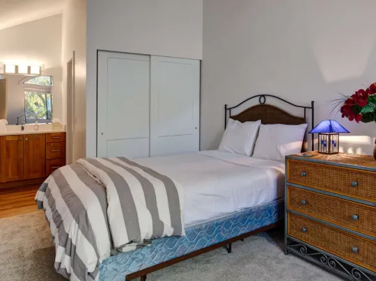 Cozy Fireplace And Scenic Balcony - Inviting Mountain Retreat - Snowbird, UT