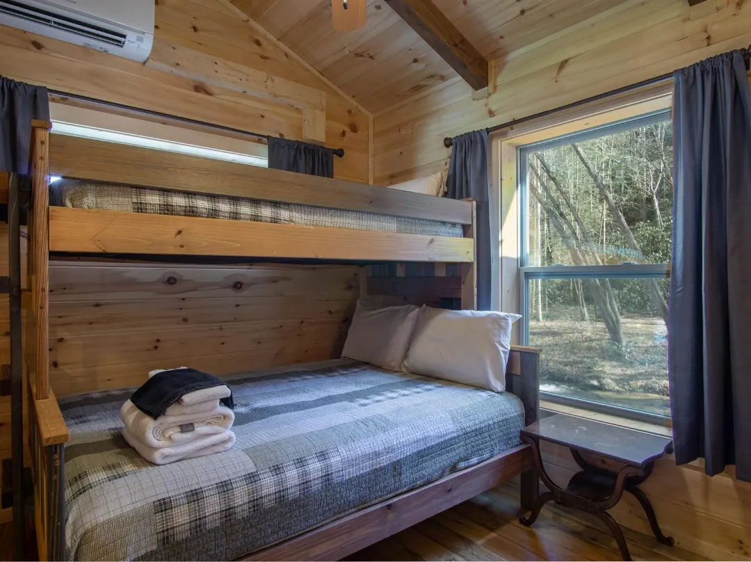 Charming Creekside Retreat And Firepit - Cozy Luxury Escape - Brevard, NC