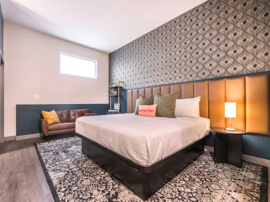 Elegant Getaway With Luxurious Touches - Charming Urban Retreat - Macon, GA