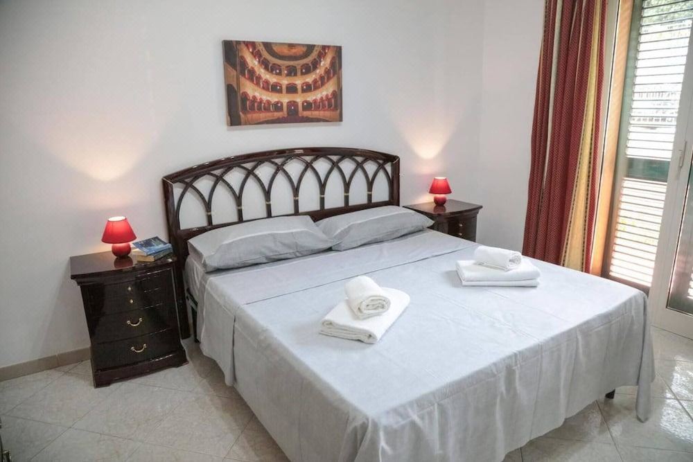 Spacious 4 Bedroom Apartment With Terrace And View - Cefalù