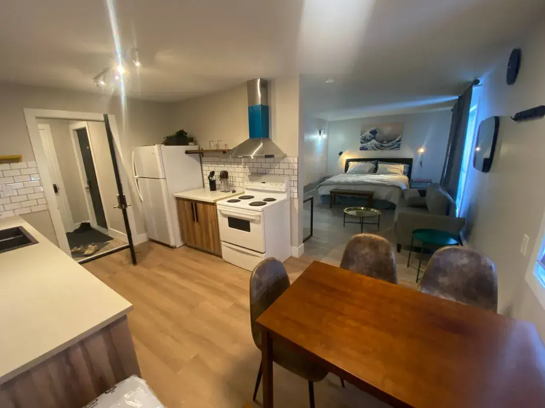 Newly Renovated 1br1ba With Asian Style Tea Room - Edmonton