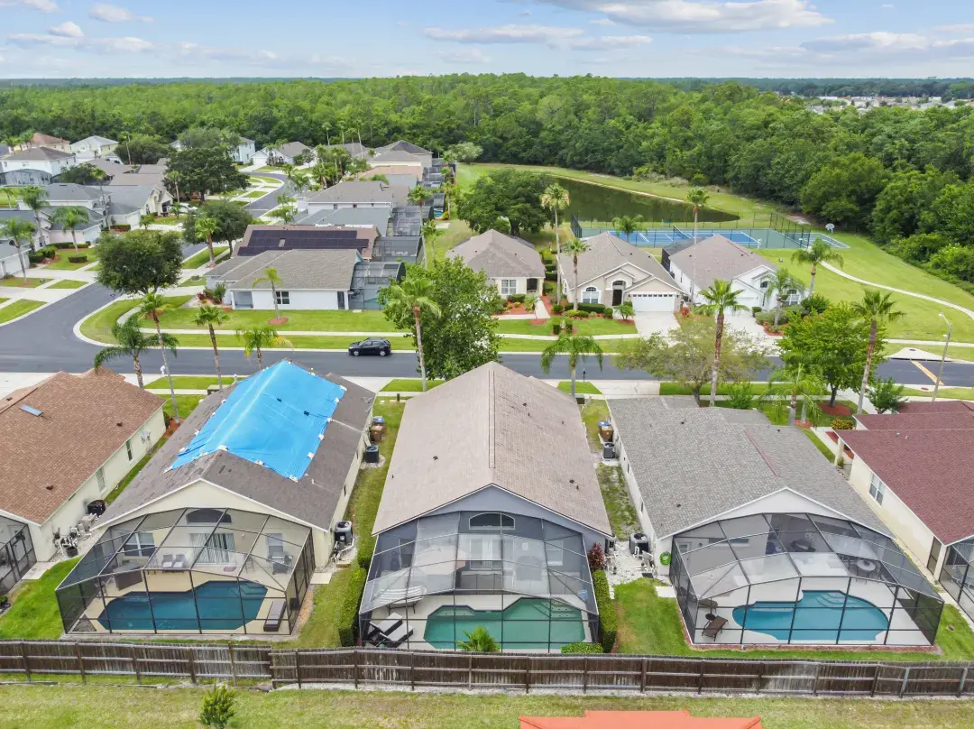 Private Heated Pool And Spacious Living - Charming Family Haven - Kissimmee