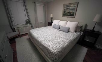 Brooklyn row house. Quiet Street. Close to waterfront, ferry, subways ...