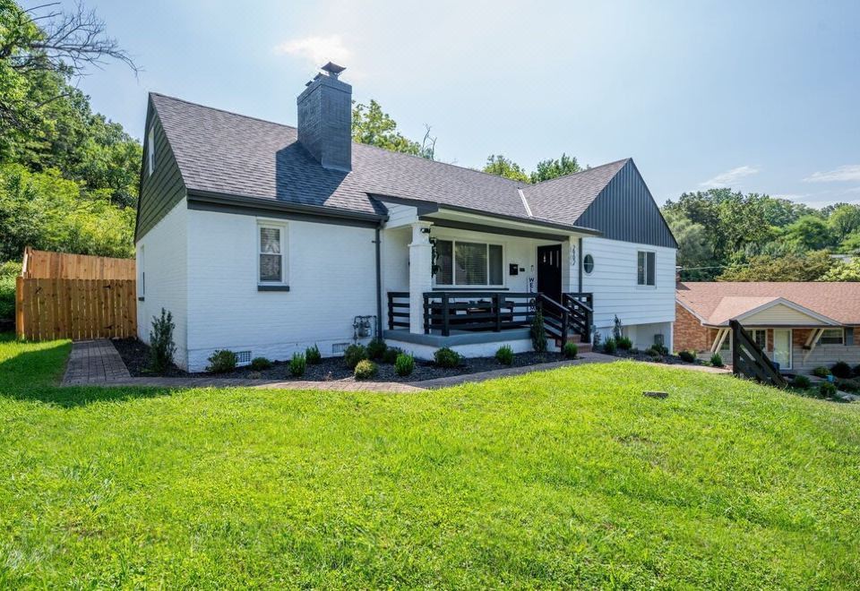 Luxury 5-bedroom House in Charming Cincinnati with Gym, AC, Grill and ...