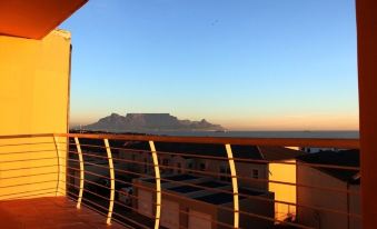 Stunning views of Table Mountain and the sea, Bloubergstrand - Book ...