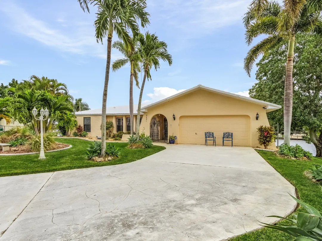 Panoramic Water Views And Heated Saltwater Pool - Luxurious Waterfront Oasis - Cabo Coral