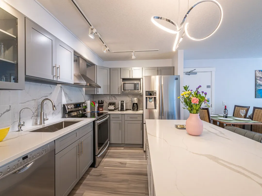 Luxurious Honeymoon & Anniversary Suite - Canmore