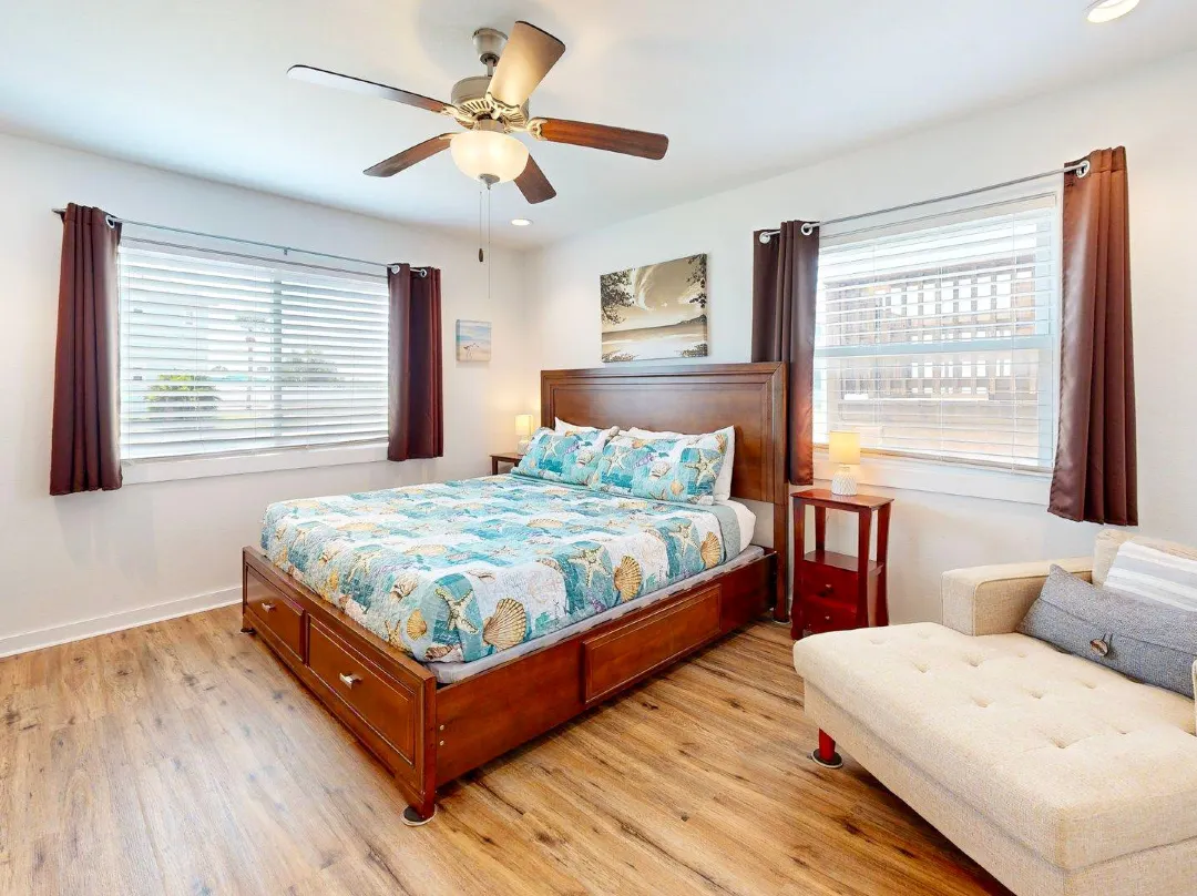 1st Floor, Shared Pool, Hot Tub, Pet Friendly, Golf Cart Access - Port Aransas