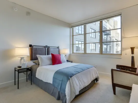 Bright Recently Upgraded Apt – Downtown Location - Portland, OR