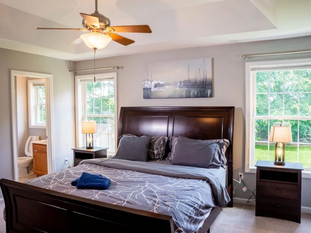 High-end Kitchen And Spacious Backyard Oasis - Charming Retreat - Waterbury, CT