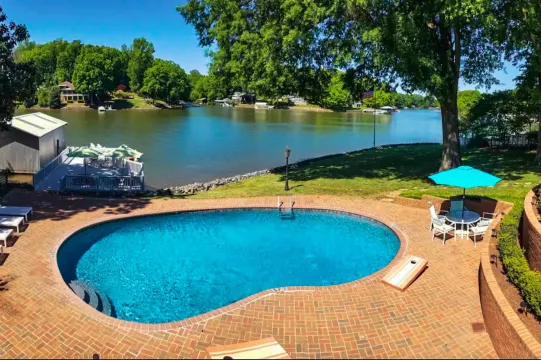 Sparkling Pool And Scenic Lake Views - Exquisite Waterfront Retreat - Charlotte, NC