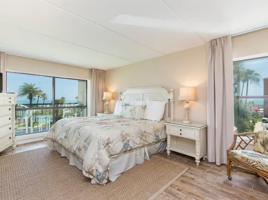 Beachfront Views And Resort Amenities - Beautiful Coastal Haven - South Padre Island