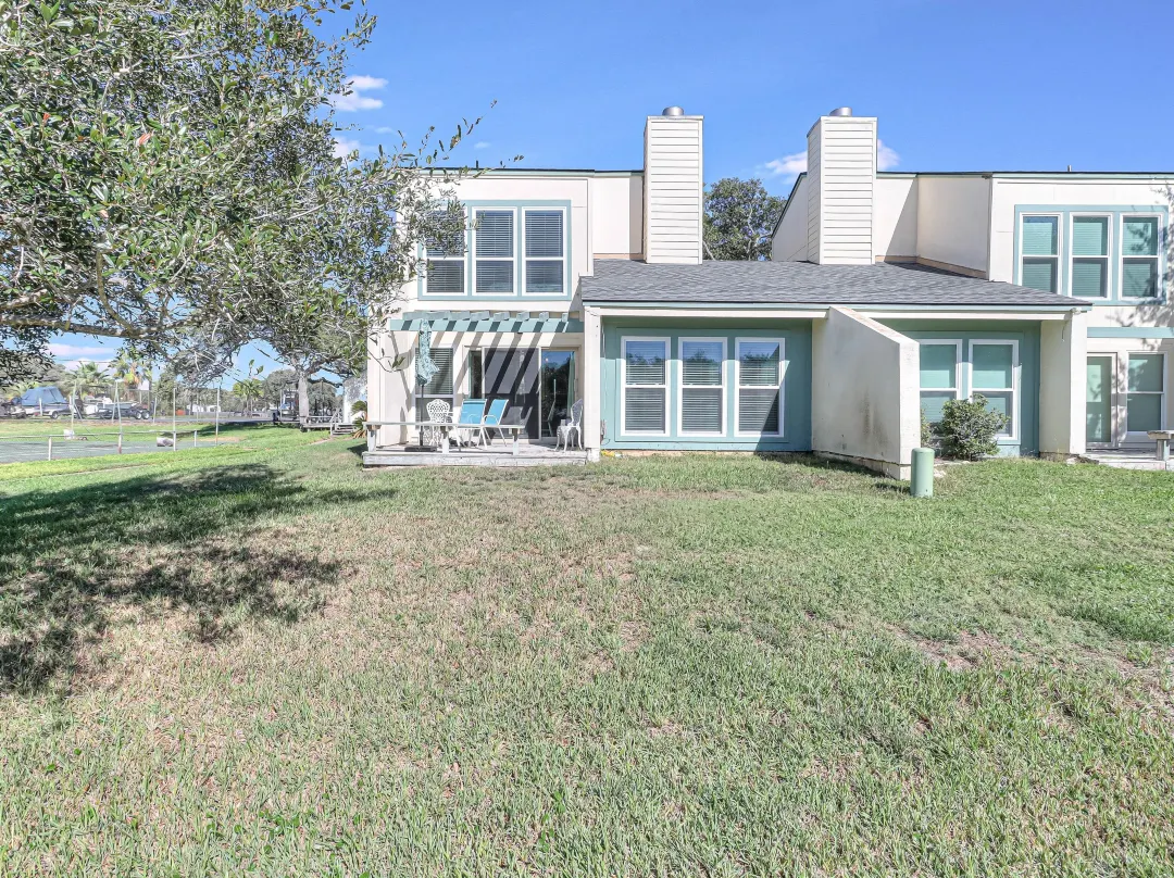 Poolside Oasis With Cozy Fireplace - Charming Coastal Retreat - Rockport, TX