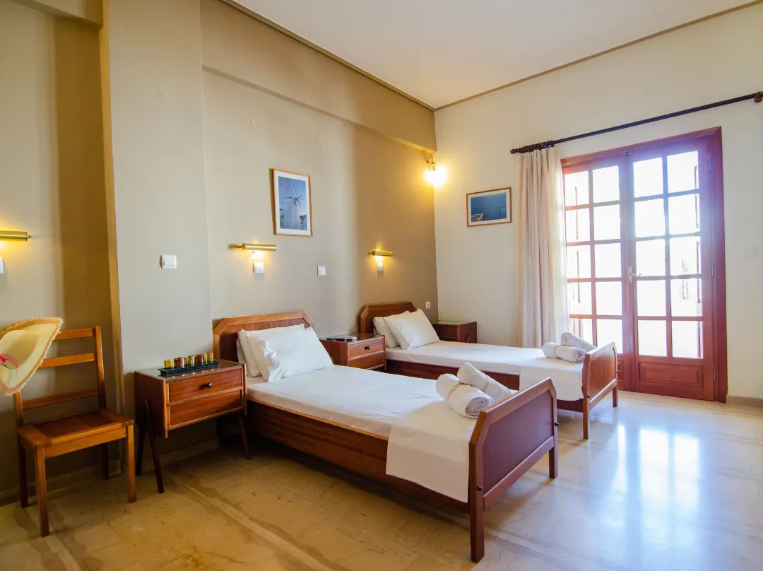 Almira Inn - Ios