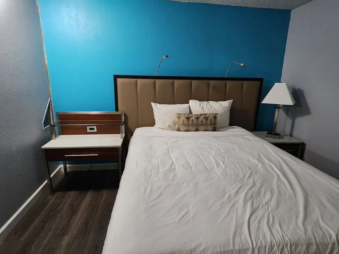 Stylish Hideaway - Full Kitchen, Near Bases, Dining, Shops - Silverdale, WA