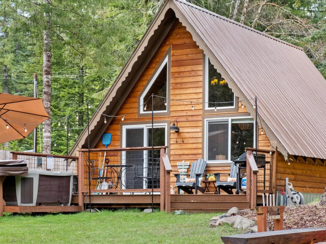 Serene A-frame Retreat With Hot Tub And Fire Pit - Cozy Stylish - 애쉬포드