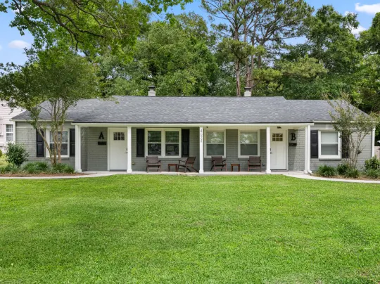 Private Backyard And Access To Exclusive Club - Inviting Modern Oasis - North Charleston, SC