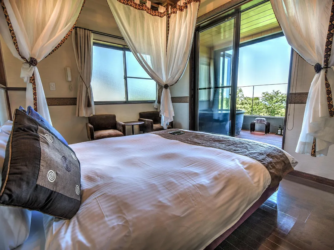 Raku Yado Hana Hana - Itō