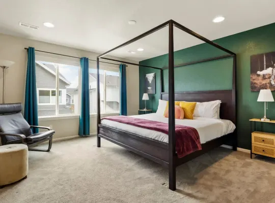 Office, Cozy Living Areas, And Library Access - Charming Retreat - Broomfield, CO